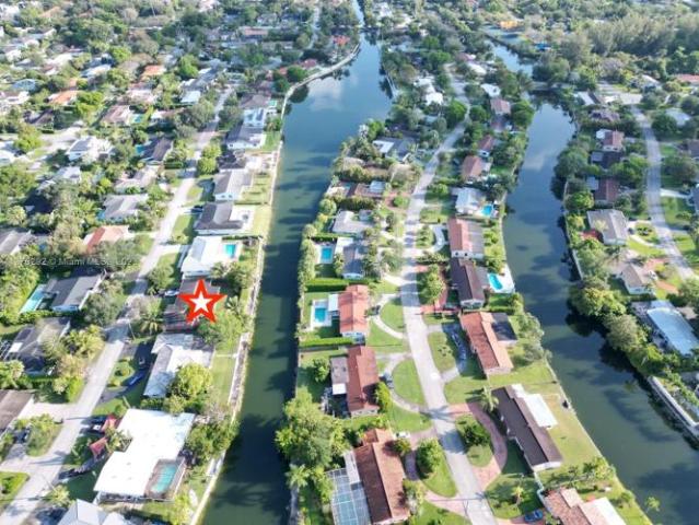 5975 64th Ave SW, South Miami, FL 33143