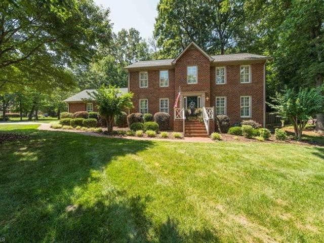 5976 Woodfield Dr, Kernersville, NC 27284