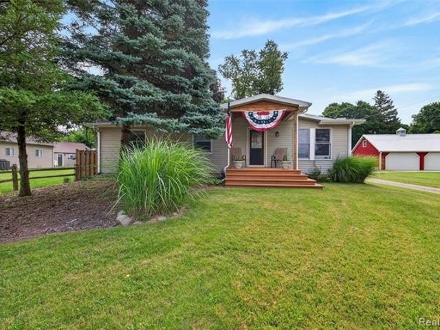 5977 Anglers Dr, Hadley, MI 48462