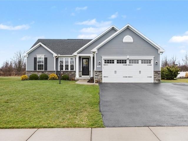 5978 Ivory Dr, Farmington, NY 14425