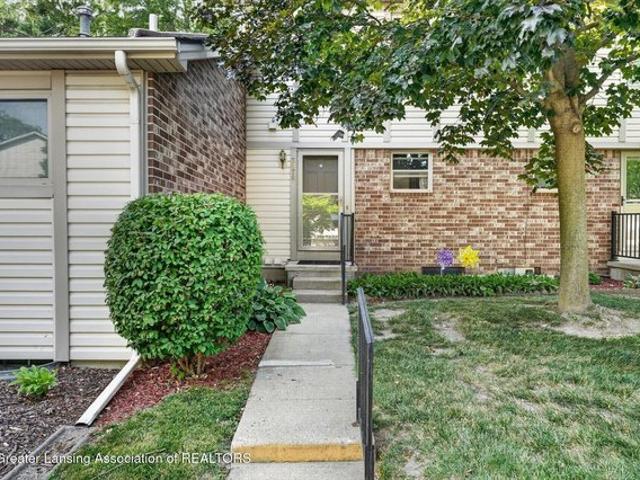 5978 Village Dr, Haslett, MI 48840