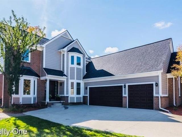 59700 Glacier Ct, Washington Township, MI 48094