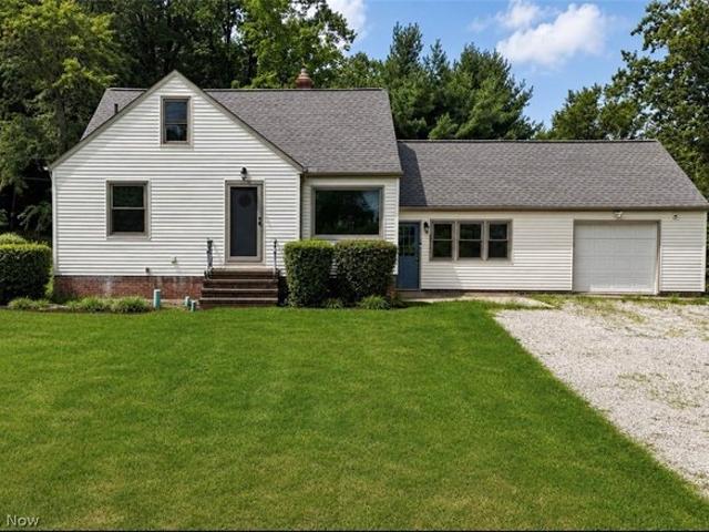 5972 Crossview Rd, Seven Hills, OH 44131