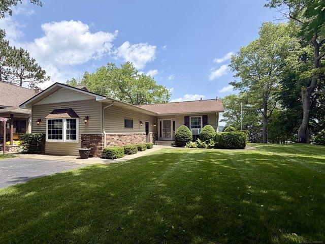 5972 Westshore Dr, Oscoda, MI 48750