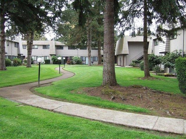 597 Country Club Rd, Eugene, OR 97401