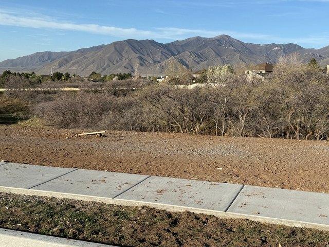 597 S Oakridge Dr E, Tooele, UT 84074