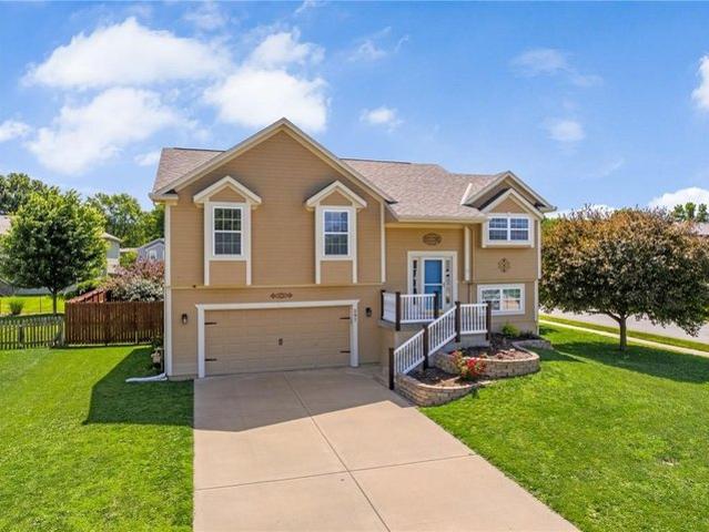 597 S Pine St, Gardner, KS 66030