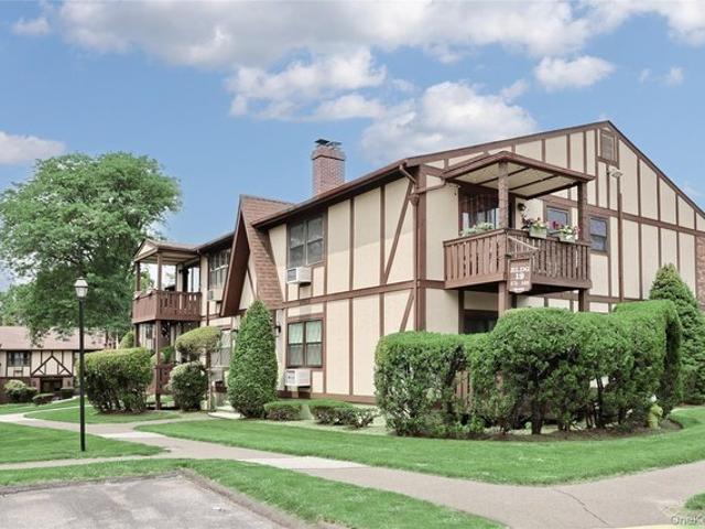 597 Sierra Vista Ln, Valley Cottage, NY 10989