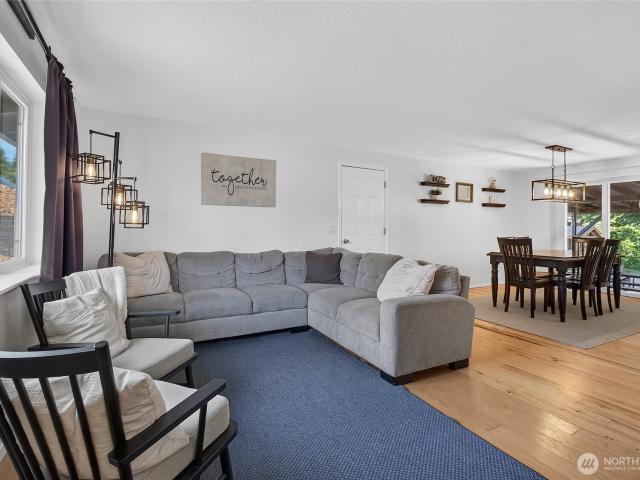 5986 Sunshine Drive