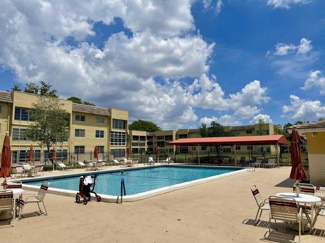 5980 NW 64th Ave Apt 305, Tamarac, FL 33319