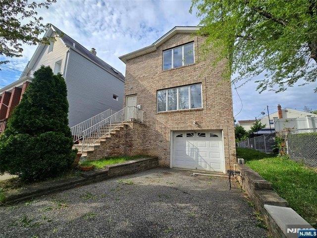 598 Broad St, Carlstadt, NJ 07072