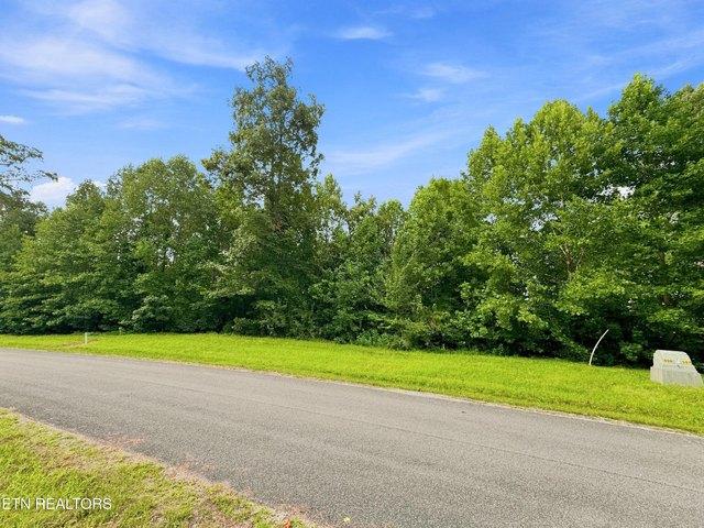 598 N Two Rivers Rd, La Follette, TN 37766