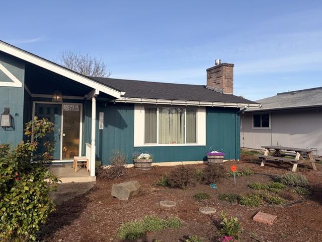 598 Sweet Gum Ln, Eugene, OR 97401