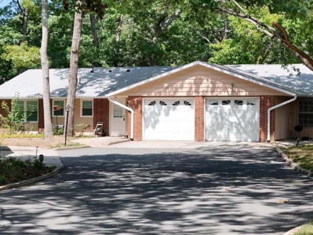 598B Lake Point Dr, Lakewood, NJ 08701
