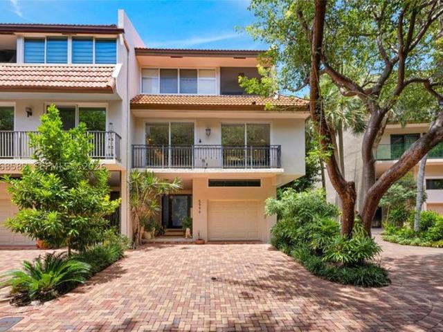5996 Paradise Point Dr, Palmetto Bay, FL 33157