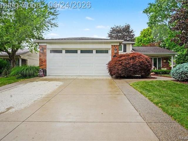 5997 Marble Dr, Troy, MI 48085