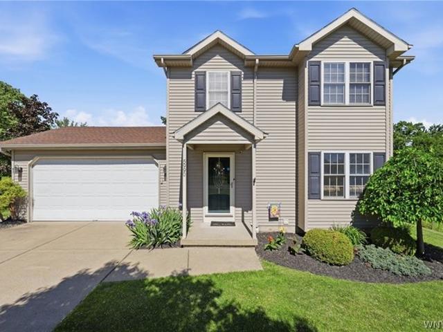 5990 Margaret Ann Dr, Lakeview, NY 14085