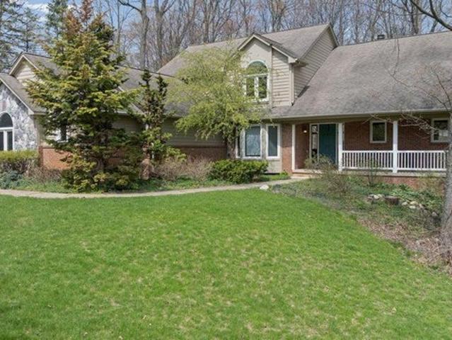5990 Lynne Hollow Dr, Commerce Township, MI 48382
