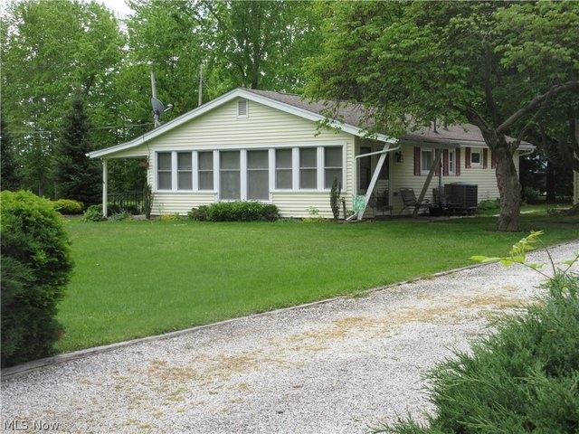 5991 Lakeshore Dr, Andover, OH 44003