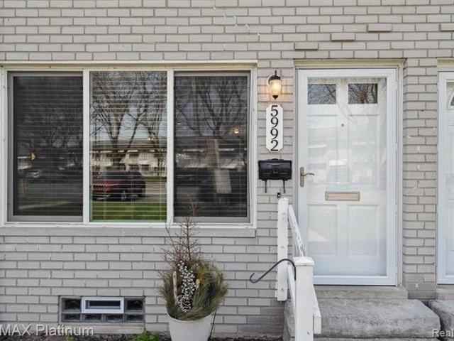 5992 Alan Dr Unit 22, Brighton, MI 48116