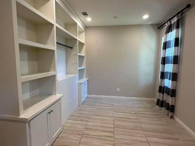 5992 Village Center Loop 4