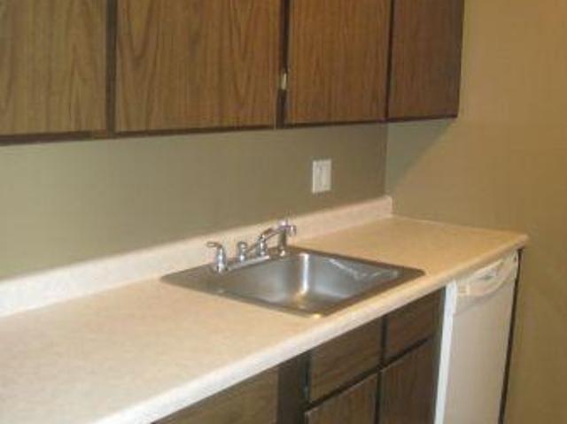$599 / 1br New Carpet! 27th Street