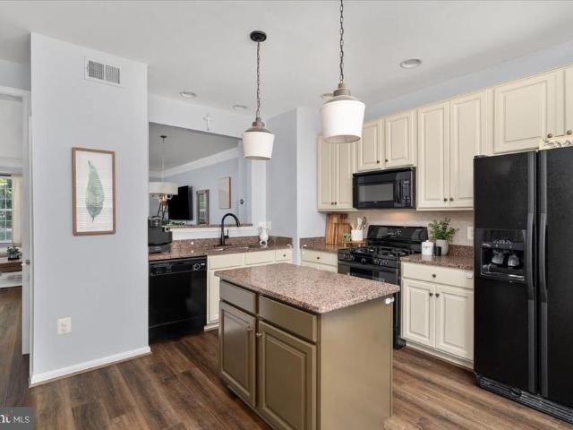 599 Edmonton Terrace NE