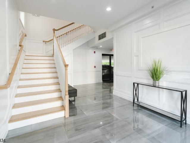 599 Franklin Ave # 7