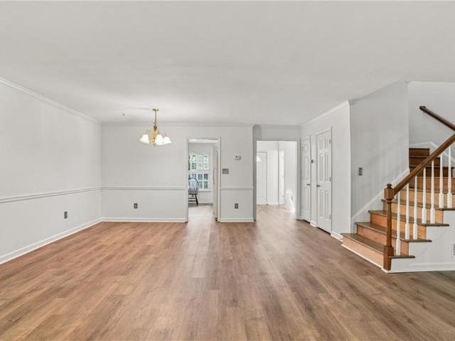 599 Saint James Walk SE