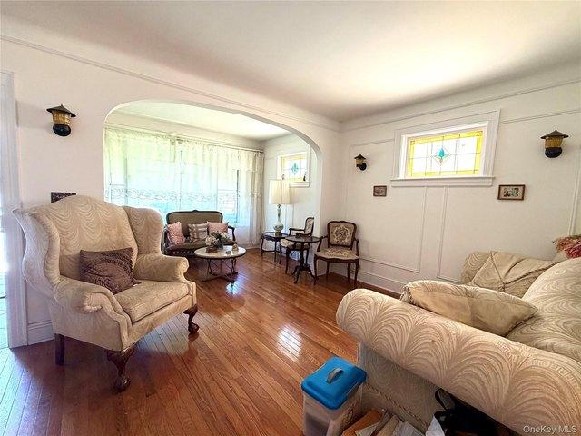 59 41 st, Flushing, NY 11365