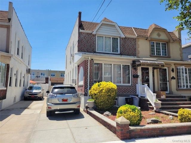 59 30 71st St, Maspeth, NY 11378