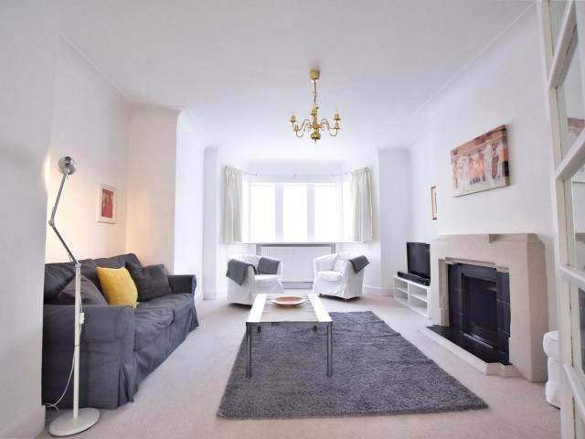 59 Tudor Close London 2581955