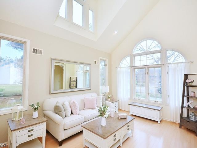 59 Wallace Blvd