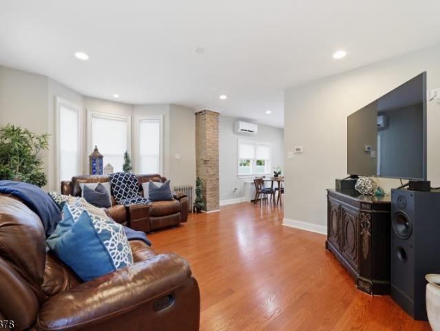 59 Wallace St