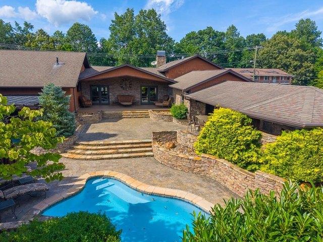 59 White Oak St, Franklin, NC 28734