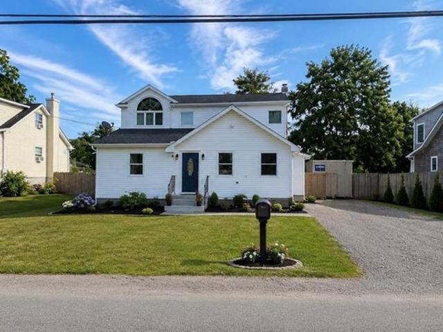 59 Whittier Dr, Mastic Beach, NY 11951