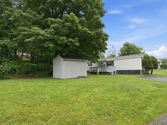 59 Willow Ln, Wales, MA 01081