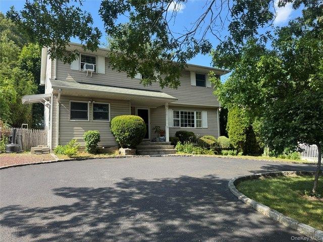 59 Bushwick St, Melville, NY 11747