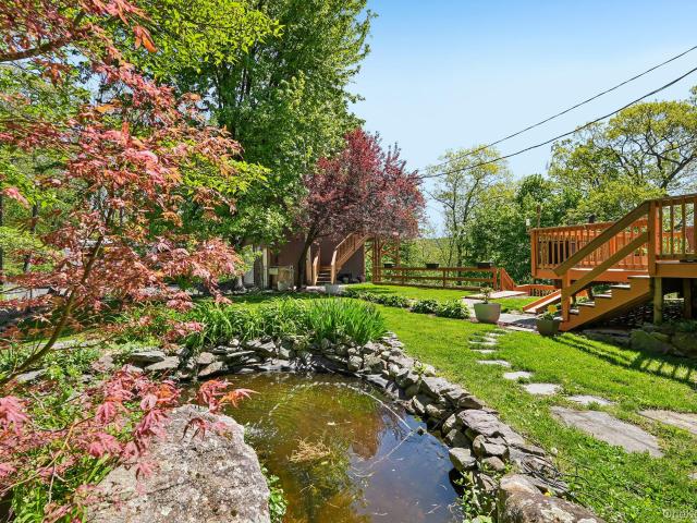 59 Deer Trail S