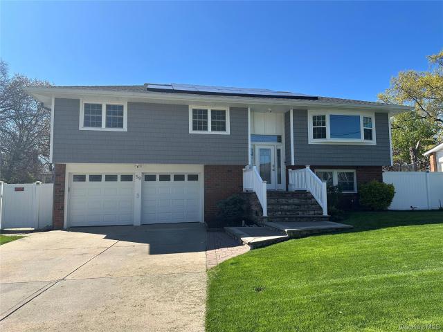 59 Dover St, Lindenhurst, NY 11757 | MLS #993818 | Compass