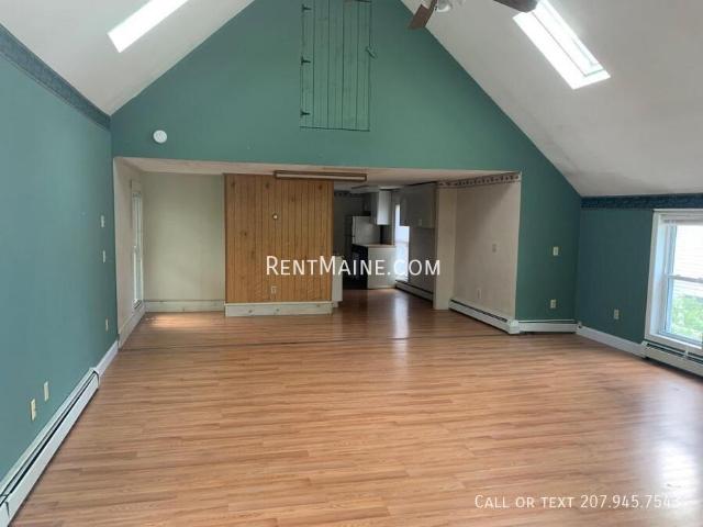59 Elm St. Apt 3 beds, 1 full bath