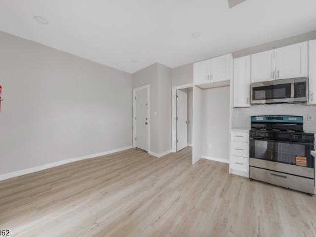 59 Henry St # B3