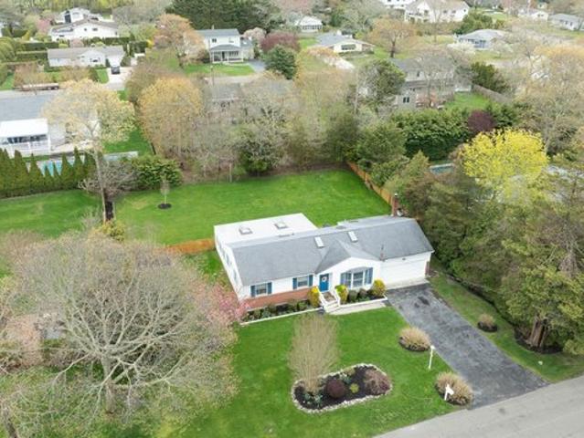 59 Homewood Dr, Hampton Bays, NY 11946