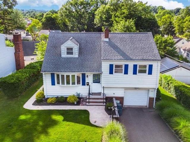 59 Hooyman Dr, Clifton, NJ 07013