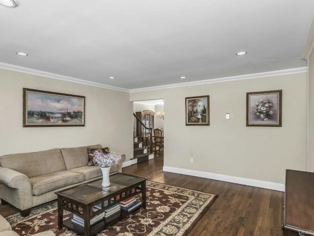 59 Jamaica Avenue