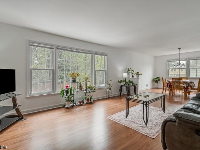 59 Knoll Rd