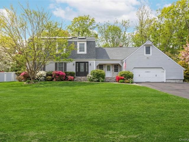 59 Linda Ln W, Riverhead, NY 11901