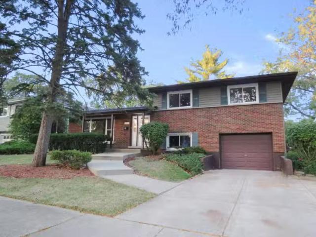 59 Lombard Cir, Lombard, IL 60148 MLS 12199785