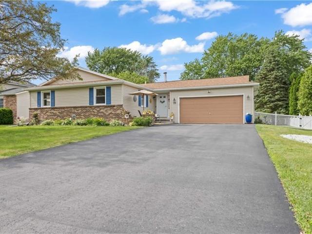 59 Long Wood Dr, Rochester, NY 14612