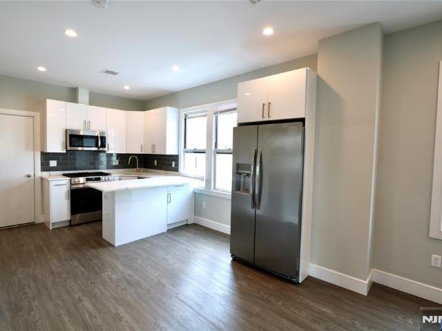 59 Locust Avenue # 2R